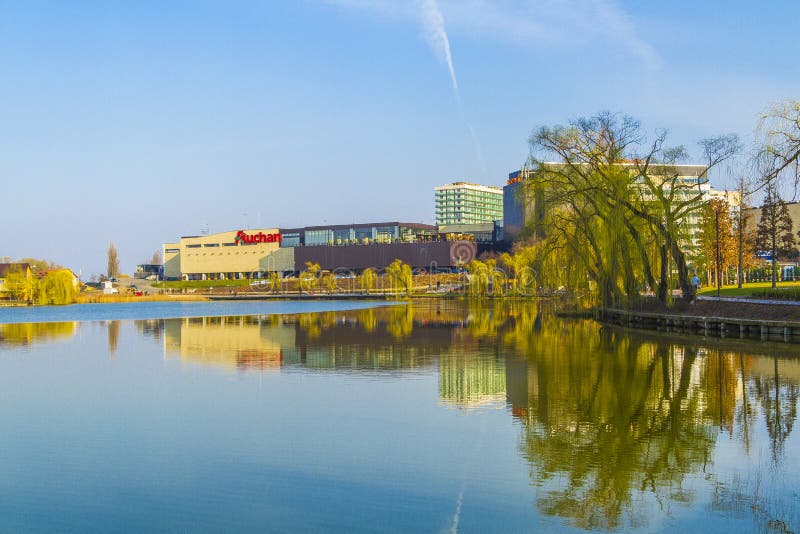 Park in Cluj-Napoca editorial photo. Image of architecture - 39534621