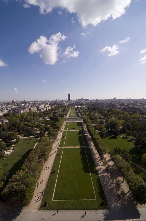 Park du Champs de mars stock image. Image of ecole, space - 14040659