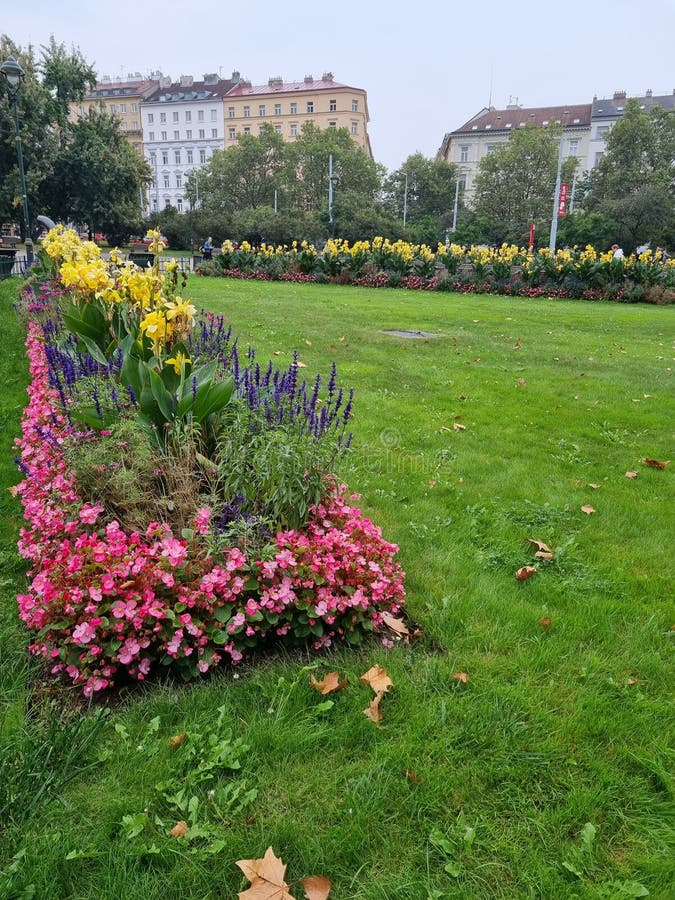 Park Flowers and Architecture Editorial Stock Image - Image of garden ...