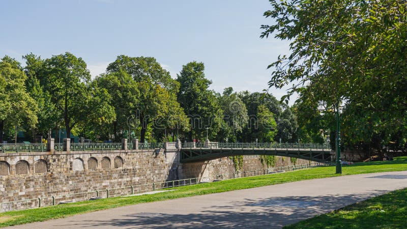 Park Scene in Stadtpark, Vienna Editorial Stock Image - Image of green ...