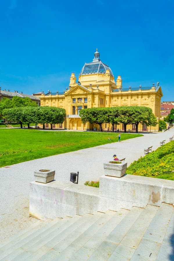 Park Zrinjevac in Zagreb editorial photo. Image of place - 117479206