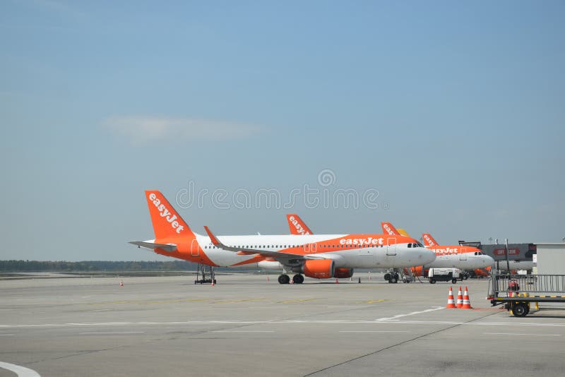 Easy jet aircraft editorial image. Image of plane, vehicle - 252555360