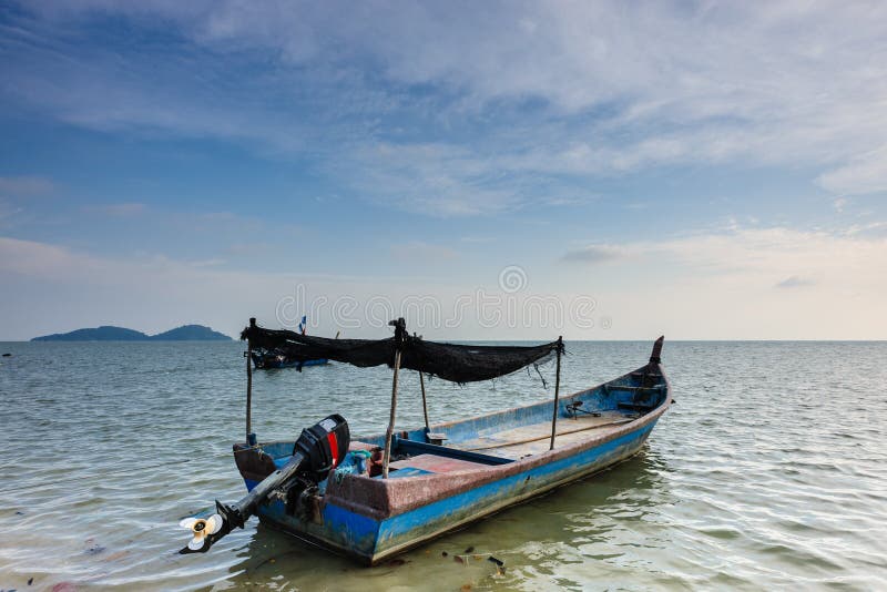 Parked Sampan on a Calm Sea Stock Image - Image of sampan, travel: 35042181