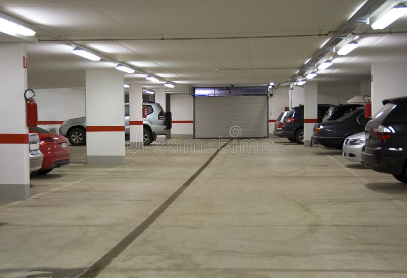 Parkhaus-Rampen stockbild. Bild von garage, park, parken - 13757493