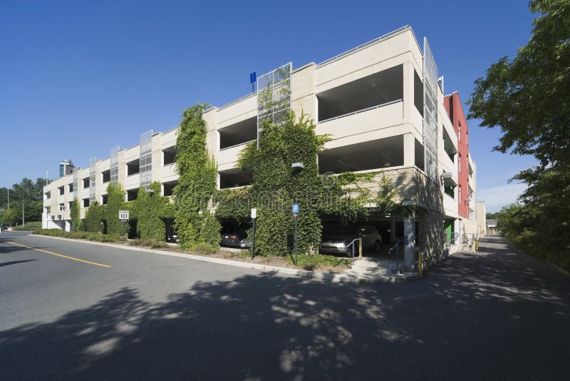 Parkhaus-Rampen stockbild. Bild von garage, park, parken - 13757493