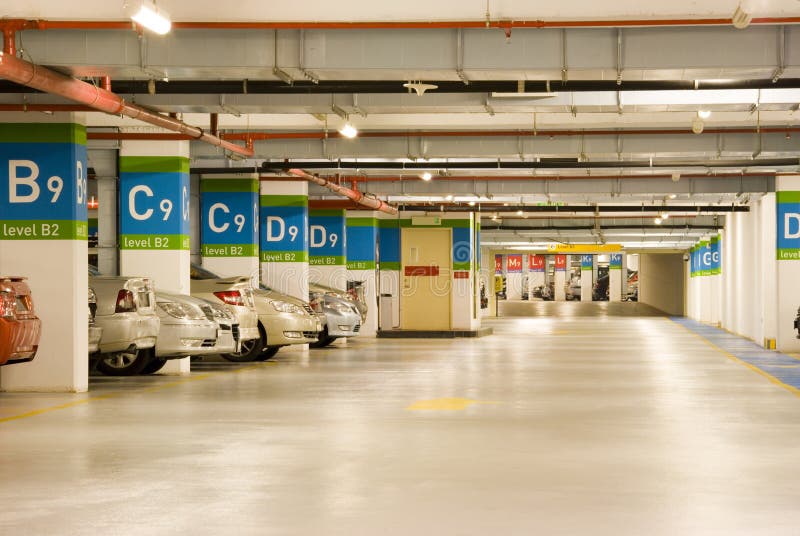 Parking de sous-sol photo stock. Image du concret, automobile - 3181228