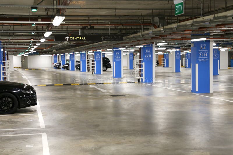 Parking de sous-sol photo stock. Image du espace, sol - 3181194