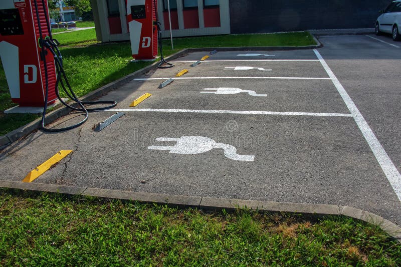Parking Sign for Electric Vehicles. Parking Space with Charger for ...