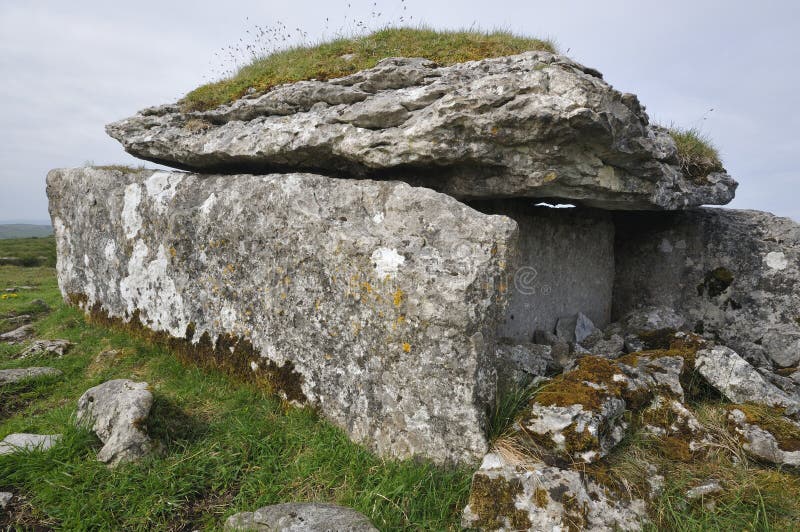 Parknabinnia Megalithic Wedge Tomb Stock Image - Image of upland ...
