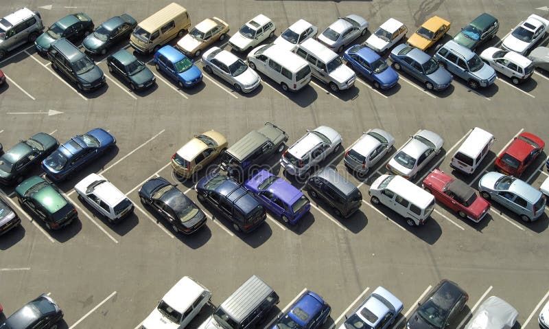 Parkplatz von oben stockbild. Bild von verkehr, fahrzeug - 2217465