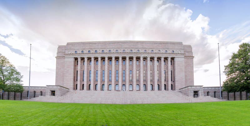 Parlament von Finnland stockfoto. Bild von symmetrie - 21965642