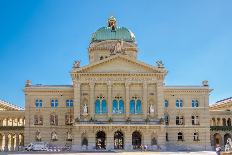 Parlementsgebouw in Bern - Zwitserland Redactionele Foto - Image of ...