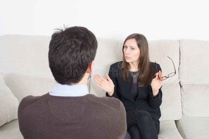 Parler avec un ami photo stock. Image du conversation - 35242072