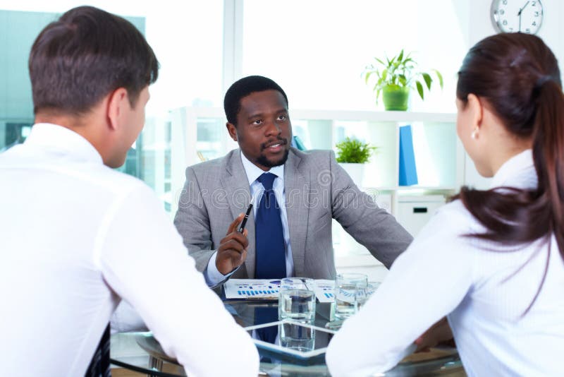 Parler de bossage image stock. Image du ethnicité, intérieur - 28949027