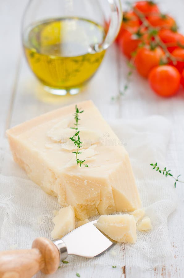 Parmesano Reggiano imagen de archivo. Imagen de parmesano - 23410901