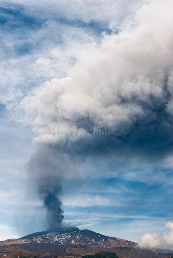 Paroxysme Fort Sur Le Volcan L'Etna Image stock - Image du italie ...