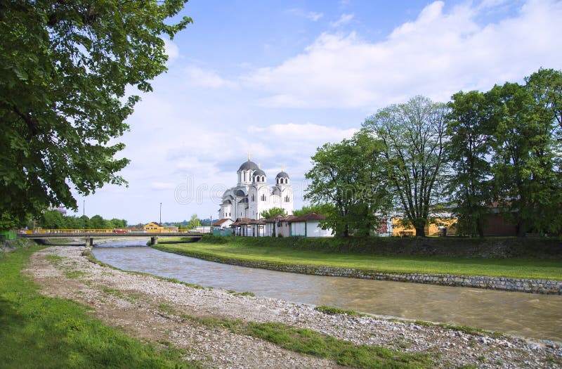 Parque al lado del río imagen de archivo. Imagen de hermoso - 40365101