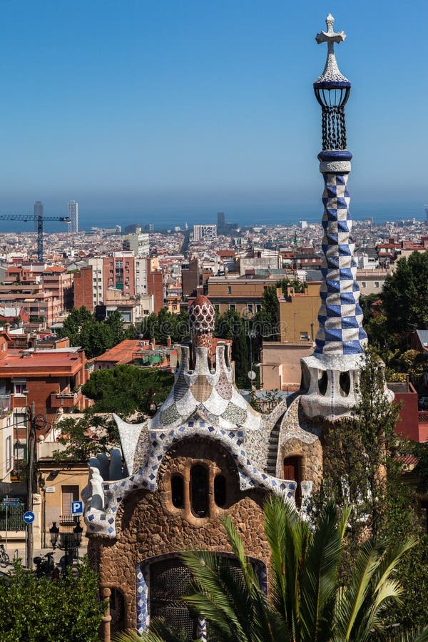 Parque Güell Barcelona Cataluña España Foto editorial - Imagen de ...