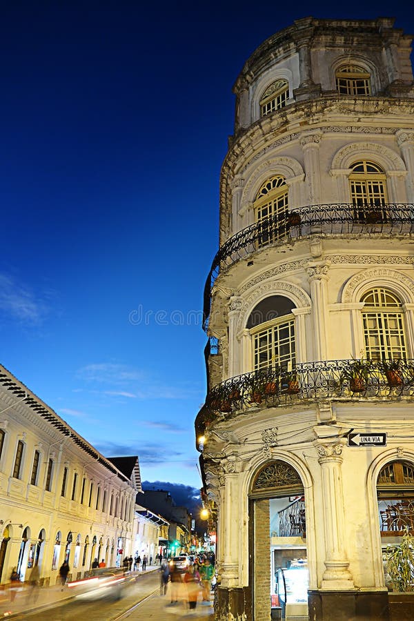 Parque Calderon in Cuenca Ecuador Editorial Image - Image of cuenca ...