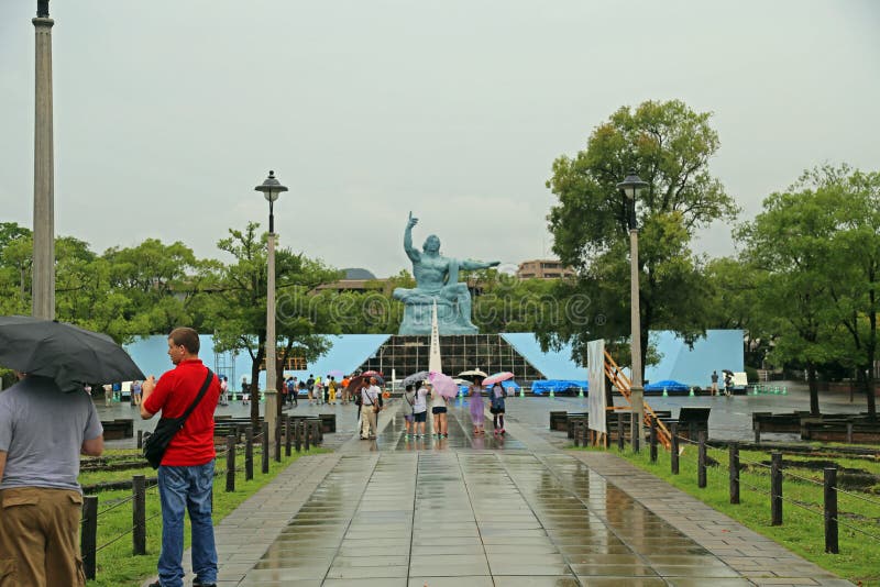 Parque da paz de Nagasaki fotografia editorial. Imagem de despido ...