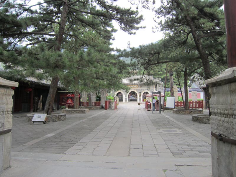 Parque De Beihai Da Porcelana Do Pequim Foto de Stock - Imagem de ...