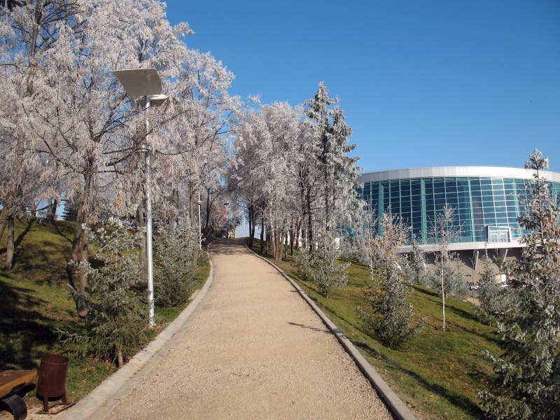Parque de la ciudad imagen de archivo. Imagen de azul - 3521471
