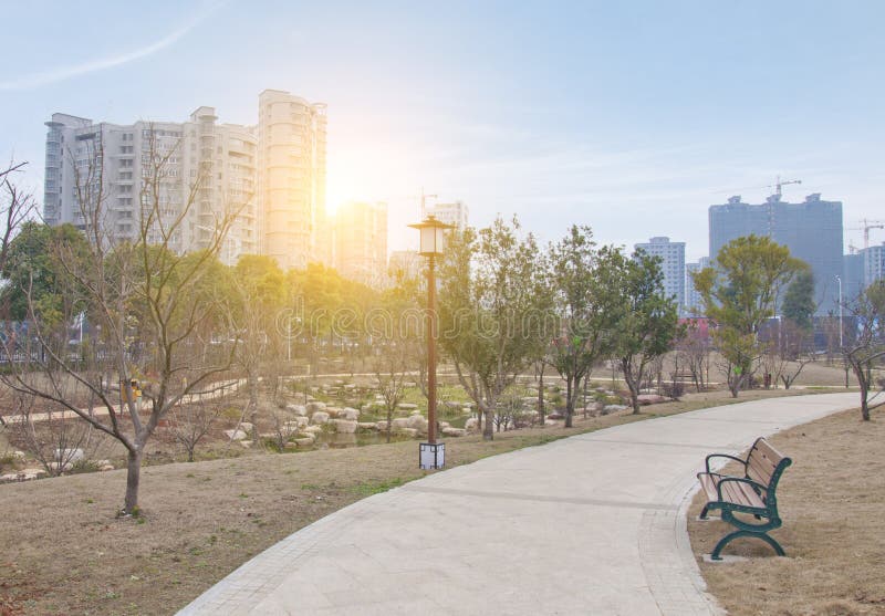 Parque de la ciudad foto de archivo. Imagen de edificio - 38351326