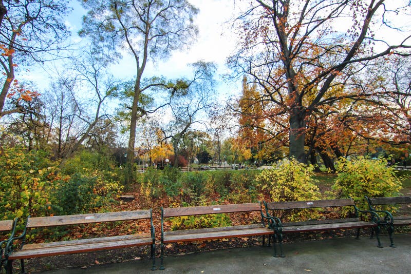 Otoño En Stadtpark - Parque De La Ciudad - Viena Foto de archivo ...