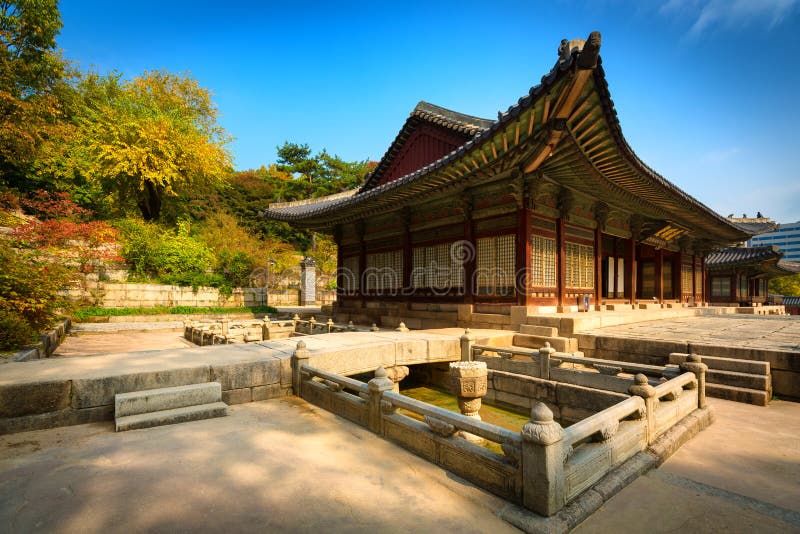 Parque De Palacio De Changgyeonggung, Seul, Corea Del Sur. Foto de ...