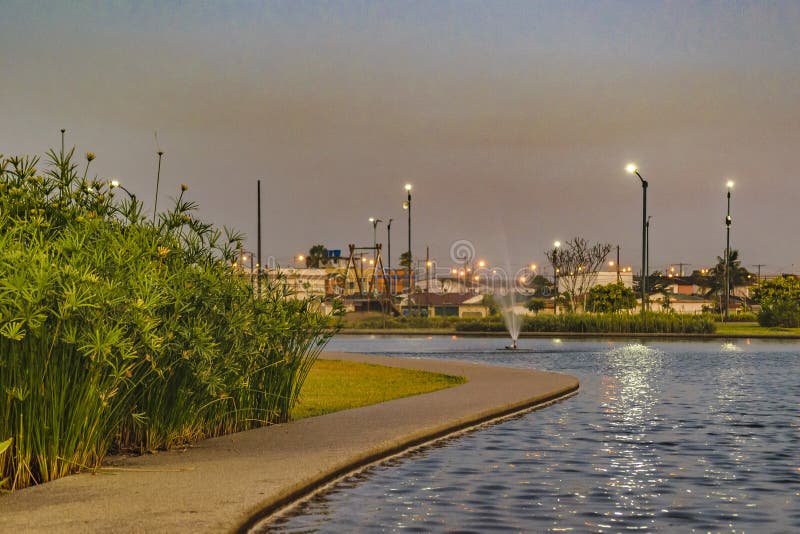 Parque De Samanes, Guayaquil, Ecuador Foto de archivo - Imagen de cielo ...