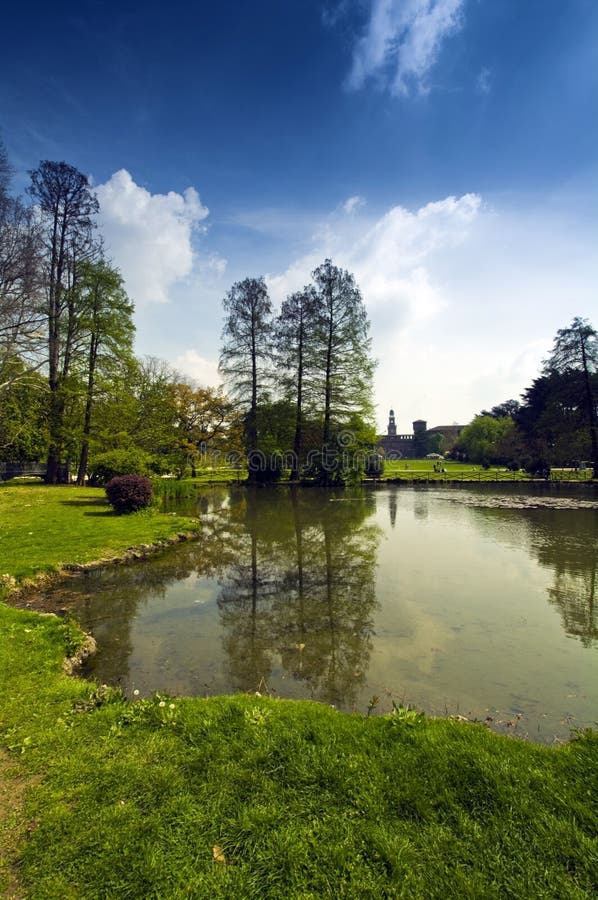Parque De Sempione En Milán Imagen de archivo - Imagen de belleza ...