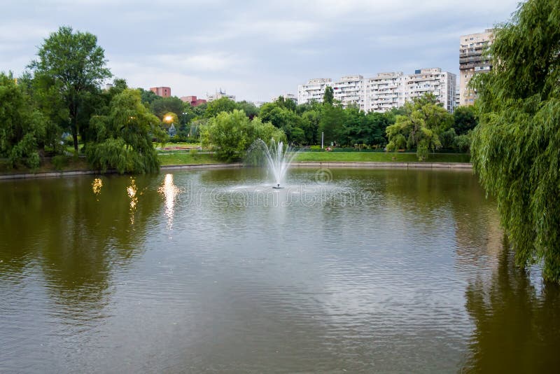 Parque del lago imagen de archivo. Imagen de domiciliario - 40246077