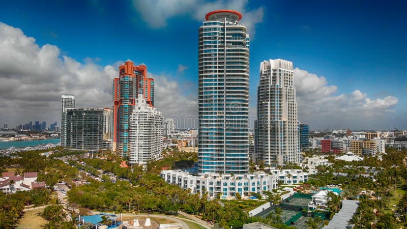 Miami Beach, La Florida, Edificios Modernos De La Arquitectura A Lo ...