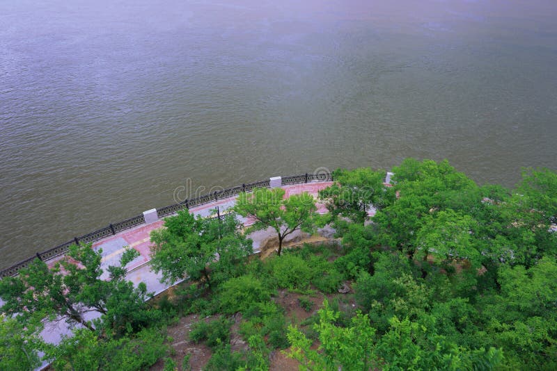Parque Do Rio Amur E Da Cidade Imagem de Stock - Imagem de azul, verde ...
