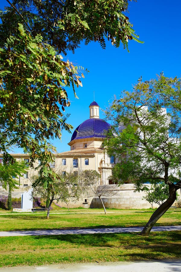 Parque Do Rio De Valencia Turia Com O Museu De San Pio V Foto de Stock ...