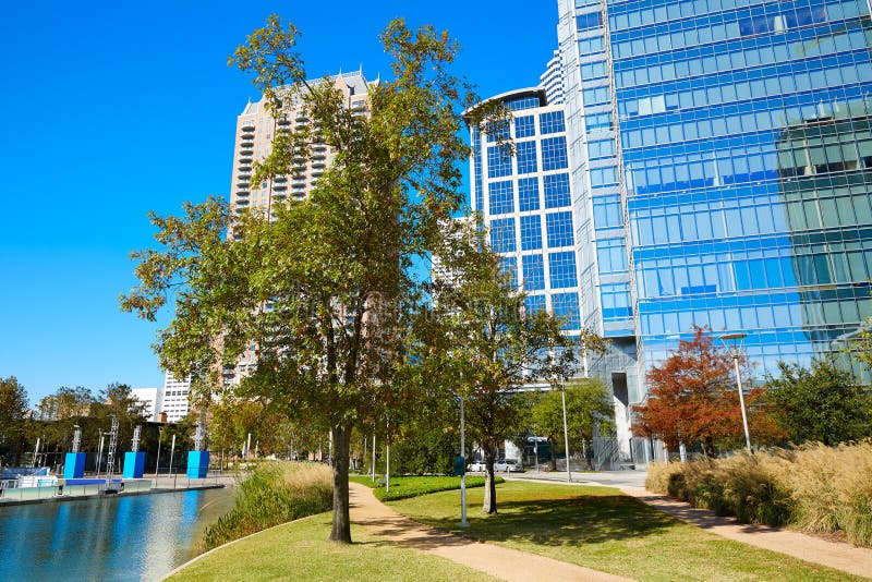 Parque Do Verde De Houston Discovery Dentro Na Cidade Foto de Stock ...