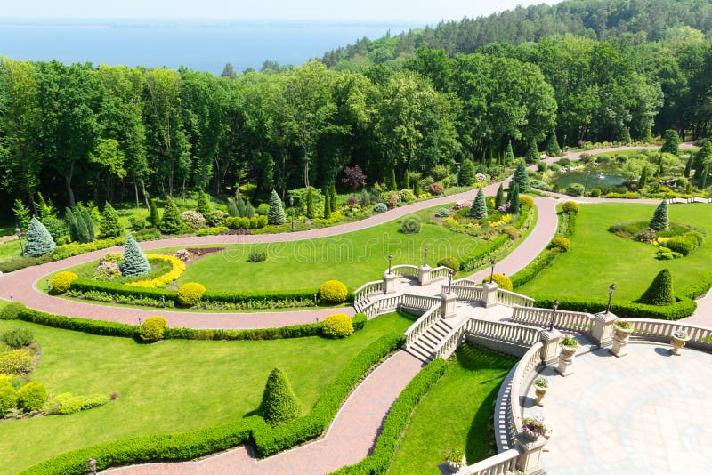 Parque moderno foto de archivo. Imagen de campo, calzada - 56518784