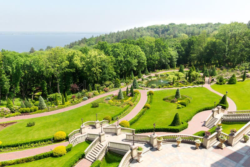 Parque moderno foto de archivo. Imagen de campo, calzada - 56518784