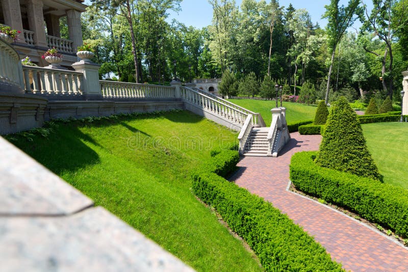 Parque moderno foto de archivo. Imagen de caminata, verano - 56518884