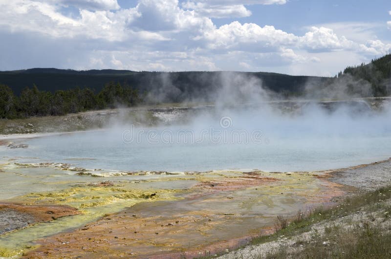 Parque Nacional De Yellowstone Da Bacia Do Biscoito Imagem de Stock ...