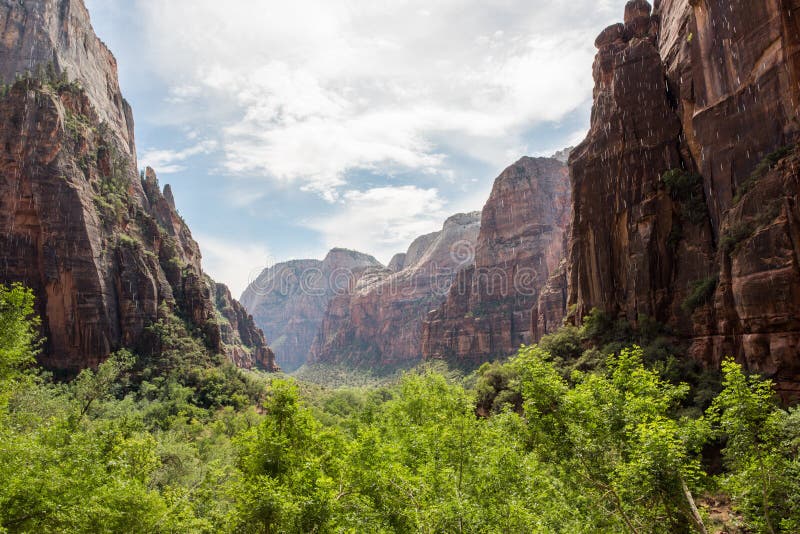 Parque Nacional De Zion En Utah Imagen de archivo - Imagen de ...