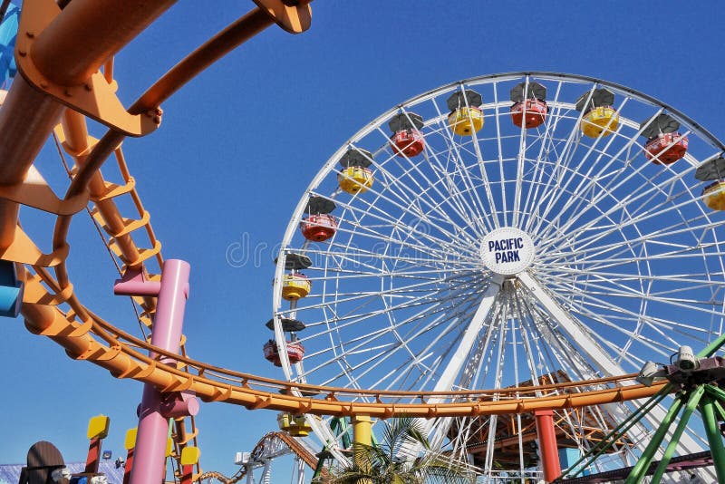 Parque Del Pacífico, Un Parque De Atracciones De La Familia En Santa ...