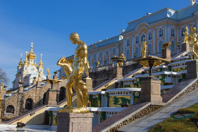 Parque Peterhof imagem de stock editorial. Imagem de escultura - 40336849
