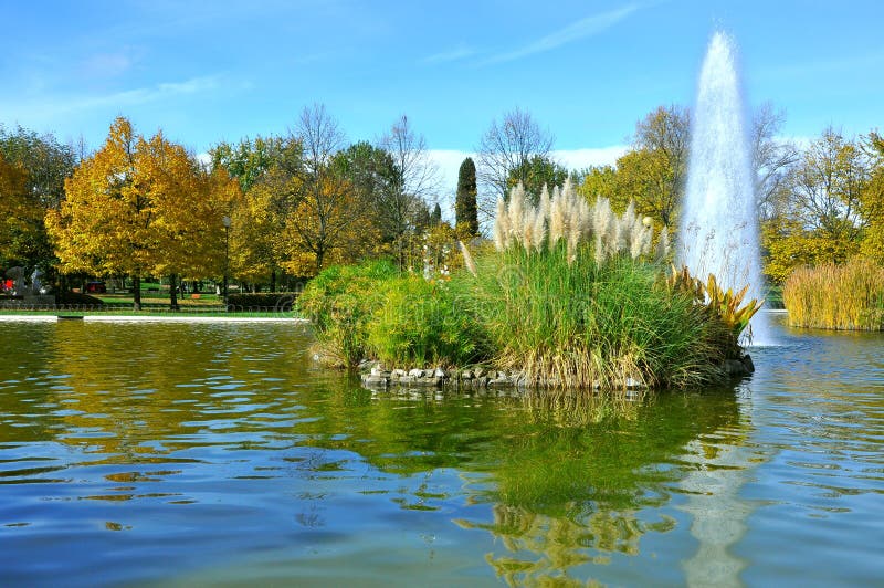Parque urbano y fuente imagen de archivo. Imagen de hierro - 16799095