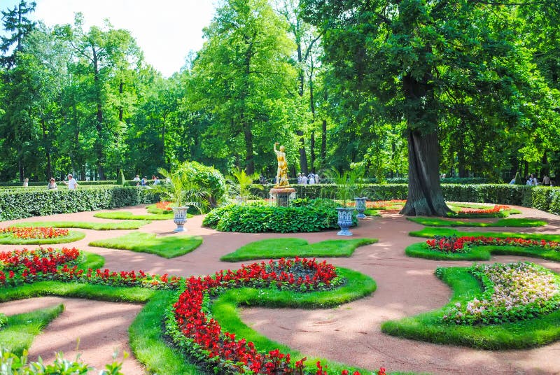 Parques Hermosos De Peterhof Imagen de archivo - Imagen de hermoso ...