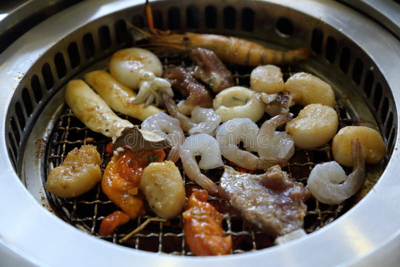 Parrilla coreana del Bbq imagen de archivo. Imagen de calamar - 42646451