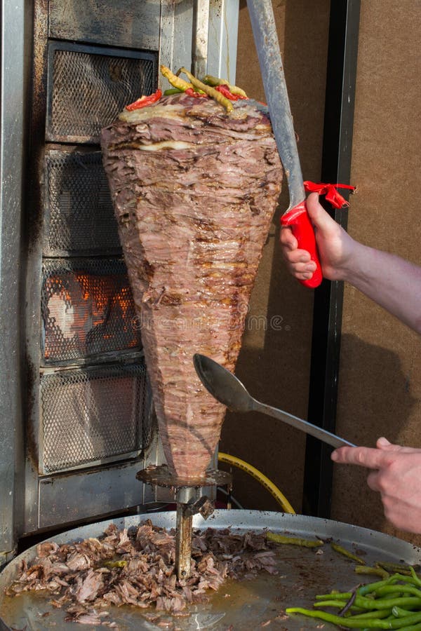 Parrilla Tradicional Del Kebab De Doner Del Turco Imagen de archivo ...