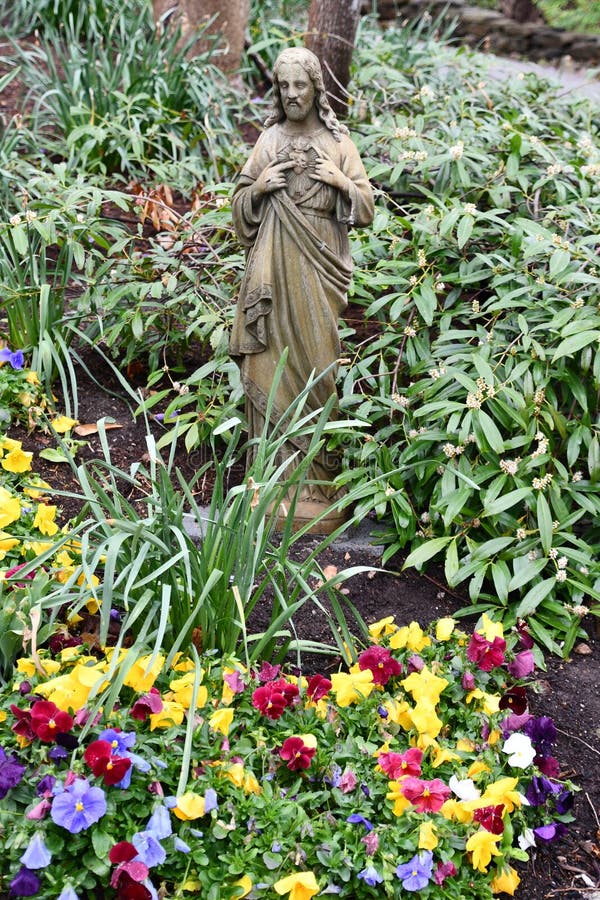 Parrot Mountain and Gardens in Pigeon Forge, Tennessee Editorial Stock ...