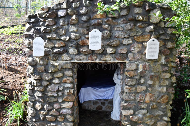 Parrot Mountain and Gardens in Pigeon Forge, Tennessee Editorial ...