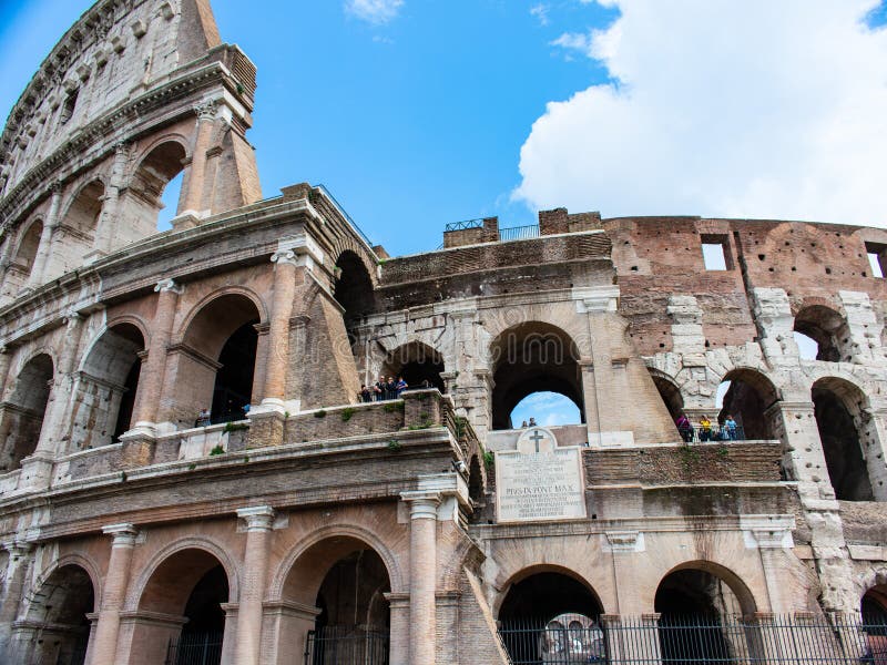 Parte Do Coliseu Romano, Roma, Italia Foto de Stock Editorial - Imagem ...